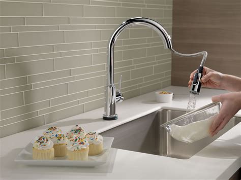 Touch2o Pull Down Kitchen Faucet 1l Recertified In Chrome 9159t Dst R