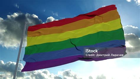 同性戀驕傲旗視頻在風中揮手五顏六色的彩虹同性戀標誌 Lgbt 背景3d 插圖 照片檔及更多 雲 天空 照片 雲 天空