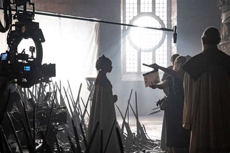 ドラマ「ハウス・オブ・ザ・ドラゴン＜シーズン1＞」の4k Uhd、ブルーレイ＆dvdがいよいよ明日発売。あの「鉄の玉座」制作の舞台裏を公開