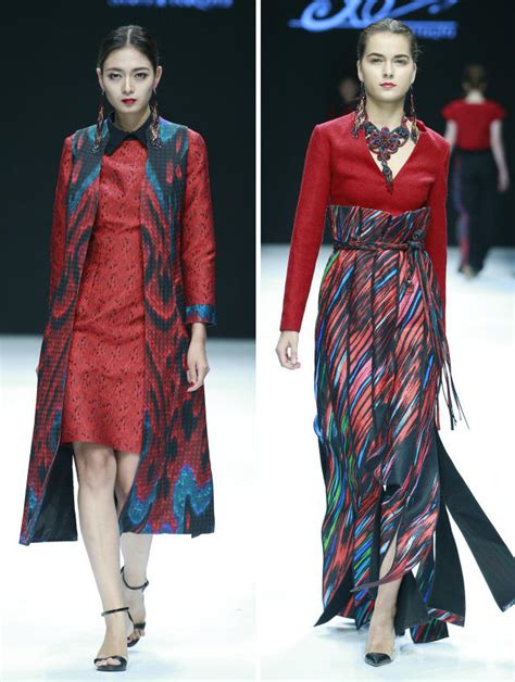 艾特莱斯礼服款式图片 艾特莱斯裙子 大山谷图库