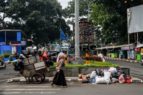 PERMASALAHAN PENGANGKUTAN SAMPAH KOTA BANDUNG ANTARA Foto