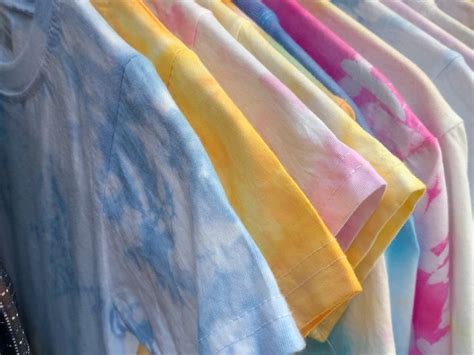 ☁️해운대 바다위구름상점☁️ 👕 자체 제작 홀치기 티셔츠 판매 중입니다 여러가지 색상의 티셔츠로 판매 중이니 구경하러 오셔서 마음에드는 색으로 Pick 해 가세요