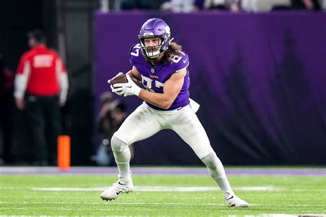 How Should The Minnesota Vikings Approach Tj Hockensons Extension