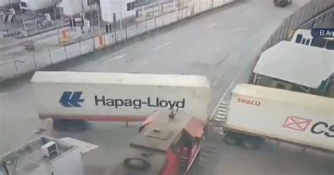 VIDEO Tren choca contra tráiler en puerto de Manzanillo Colima