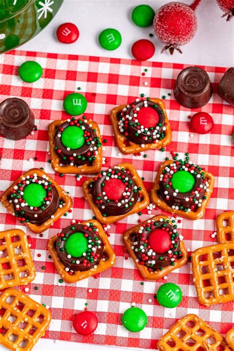 Christmas Rolo Pretzel Bites Xoxobella