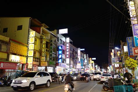 In Taiwan Taichung 台灣台中 入夜後熱鬧的豐原南陽路 Dsc3303 Welcome V Flickr