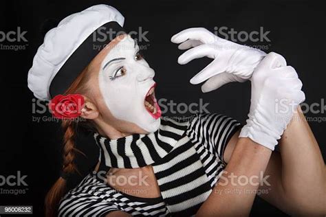 Mime 여자아이 인물 사진 20 24세에 대한 스톡 사진 및 기타 이미지 20 24세 Theatrical