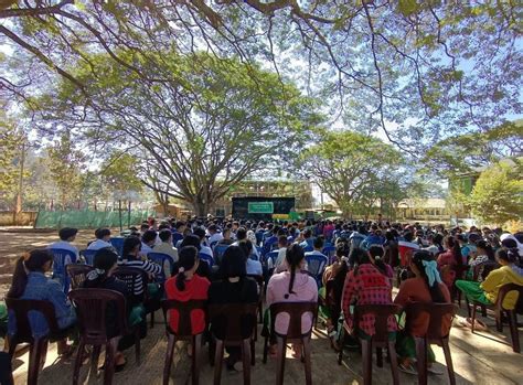 မိုင်းတုံမြို့ အ ထ က စာသင်ကျောင်းဝန်း၌ ယာဉ်စည်းကမ်းလမ်းစည်းကမ်း