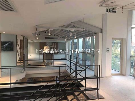 室内钢结构楼梯 钢结构 彩钢板屋面 钢结构平台 钢结构出口 净化房 楼顶加层 钢结构楼梯 上海那翁钢结构工程有限公司