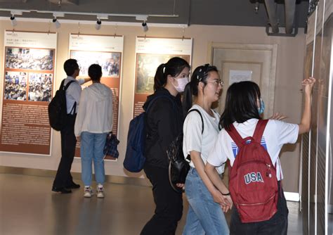 大数据学院党总支组织党员参观美术经典中的百年党史特展