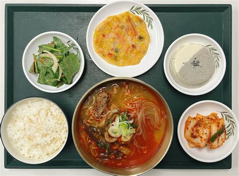 그래 먹자 Gre Eat 3월 21일 금요일 메뉴입니다 그래잇r 974kcal 🌶️분보후에매운쌀국수 마늘계란