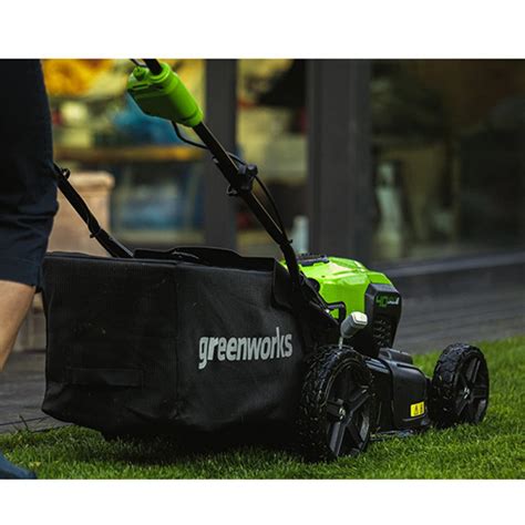 Tondeuse tractée GREENWORKS V Coupe de cm Sans batterie ni chargeur GD LM SP