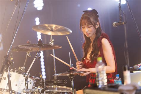 Snsで大人気の日本一美しいセクシードラマー 大野真依（きみとバンド） Sns総フォロワー100万人突破を報告 日刊エンタメクリップ
