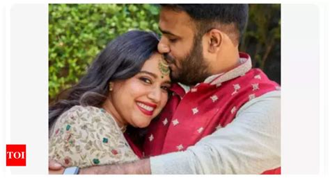 Heres How Sonam Kapoor Reacted To Bff Swara Bhaskers Pregnancy See