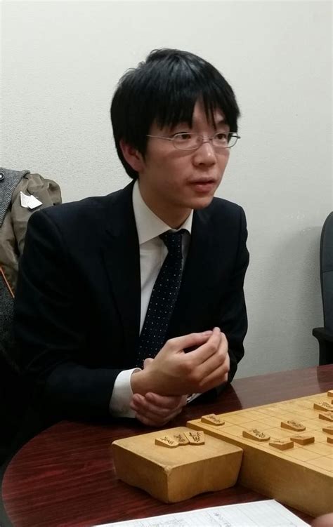 村瀬信也 On Twitter 朝日杯将棋オープン戦でベスト4進出を決めた豊島将之七段。今は別室で、記者向けに糸谷哲郎竜王との一局を