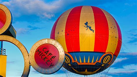 PanoraMagique le plus grand ballon captif du monde à Disneyland Paris
