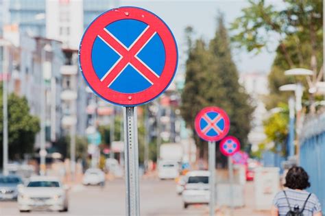 Многие дорожные знаки запрещающие парковку и остановку правила