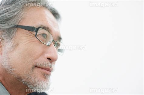 【スーツ姿のシニア男性】の画像素材11539711 写真素材ならイメージナビ
