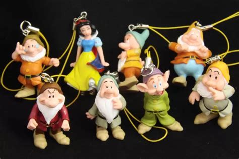 Disneys Snow White 7 Dwarfs Grumpy Sleepy Dopey Doc Happy Sneezy