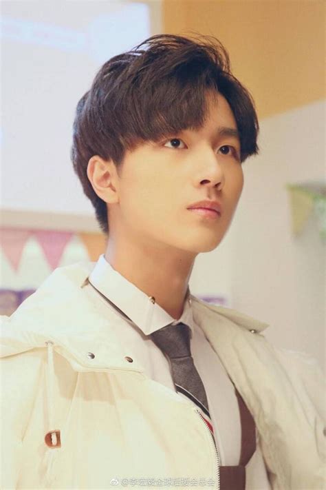 李宏毅和成毅太像，帅哥果真是相似的发展