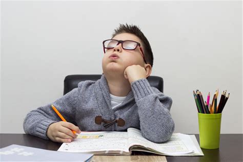 تصيبه بأمراض عديدة إليك تأثير الواجبات المدرسية على طفلك الكونسلتو