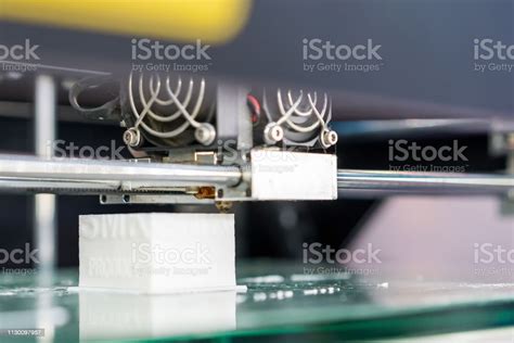 현대 높은 정밀도 및 기술 3d 프린터 기의 노즐을 닫습니다 3차원 형태에 대한 스톡 사진 및 기타 이미지 3차원 형태 Stem 주제 개념 Istock