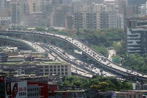 國慶連假預估明早將湧車潮 國5恐塞至深夜 Yahoo奇摩汽車機車