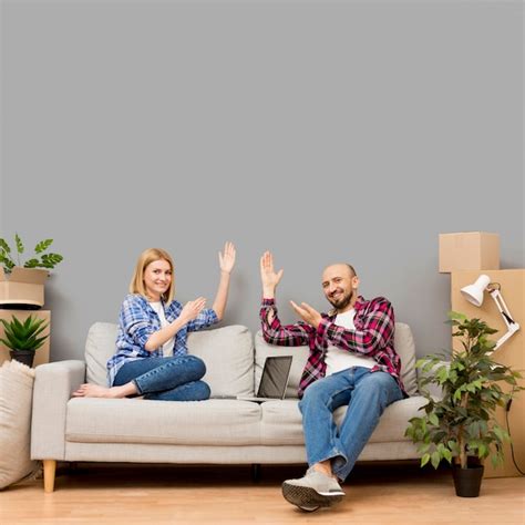 Paar Zieht In Ein Neues Haus Kostenlose Foto
