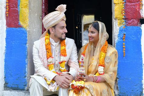 Lehenga 一對 一起 亞洲 傳統 傳統服飾 儀式 印度 印度婚禮 印度文化 姻緣 婚禮 婚禮當天 婚紗 幸福