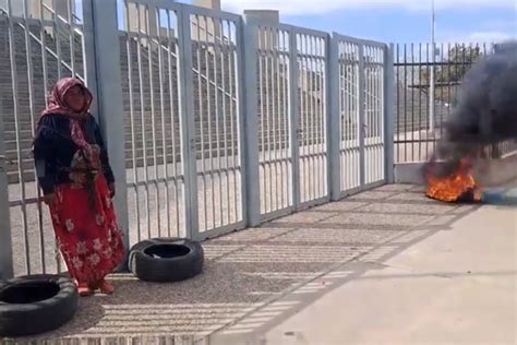 Madre De La Detenida Por La Sustracción De Una Beba Se Encadenó En