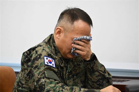 [헤럴드pic] 눈물 흘리는 이상현 제1공수여단장