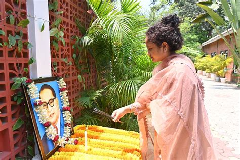 बाबा साहेब आंबेडकर को कल्पना मुर्मू सोरेन ने किया याद दी श्रद्धांजलि