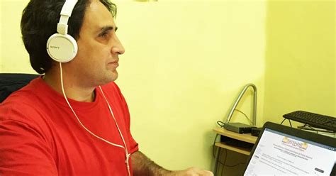 عندما كان طفلا فقد بصره وكفاحه غير وصول المكفوفين إلى كتب العالم Infobae