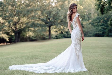 7 Ways Your Wedding Dress Informs Your Wedding Details Laura And