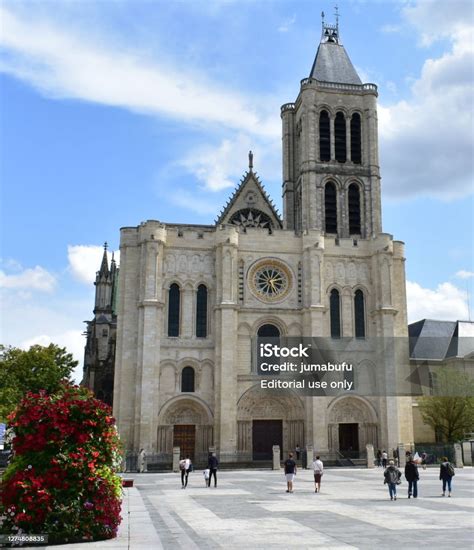 바실리크 로얄 드 생드니 또는 세인트 데니스 대성당 서쪽 외관 파리 프랑스 바실리카에 대한 스톡 사진 및 기타 이미지 바실리카 생드니 파리 거리 Istock