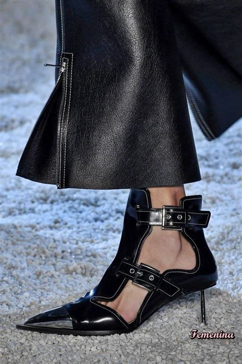 Pin By Pavla Georgi Nov On M Da Fashion Shoes Fashion Photography Shoe Boots Fashion Shoes