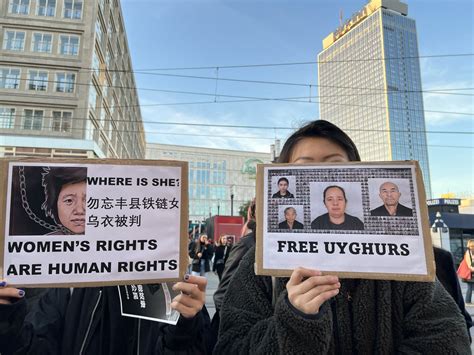 全民反共滅共聯盟 on Twitter RT Suyutong 今天在柏林声援四通桥勇士的亚历山大广场集会现场组织者和