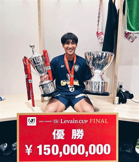 金森健志さんのインスタグラム写真 金森健志instagram「小さい頃から夢見た国立で 大好きなアビスパ福岡で優勝、タイトル取る日が