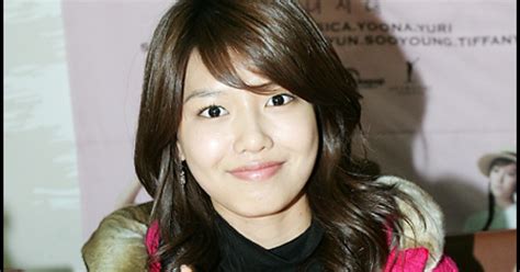 포토엔 소녀시대 수영 하트 목걸이 눈에 띄네