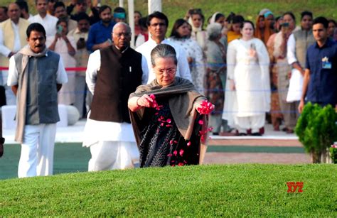 New Delhi Upa Chairperson Sonia Gandhi Pays Floral Tributes Jawaharlal