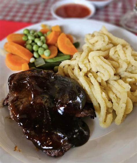 5 Resto Legendaris Di Bandung Eksis Tahun 1980 An Masih Jadi Favorit