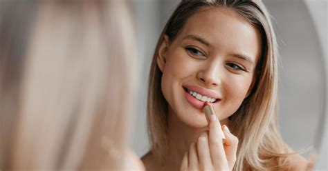 Сделают вас моложе 5 лучших оттенков помад для женщин старше 40 лет Marieclaire