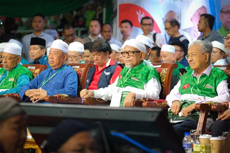 Muhyiddin Hadi Tun M Must Explain Why Wild Anti Malaymuslim Claim
