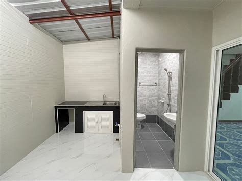 ขายทาวน์เฮ้าส์ติดถนนเทพารักษ์ นิคมบางพลี บางบ่อ เชื่อมถนนบางนาตราด หลังใหญ่ แต่งสวย หมู่บ้านเสรี