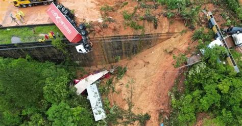 Deslizamento No Paraná Tempo Instável E Risco De Queda De Rodovia