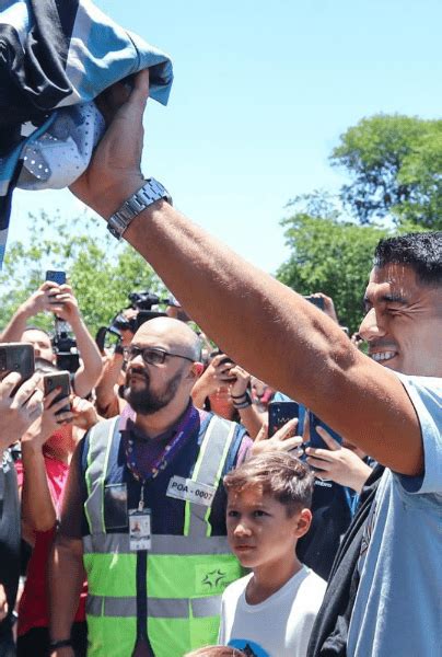 Luis Suárez revoluciona Sudamerica y emociona a todo Uruguay tras ser