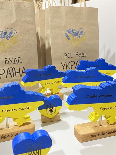 Деревяний сувенір з буку карта україни — ціна 570 грн у каталозі Статуетки Купити товари для