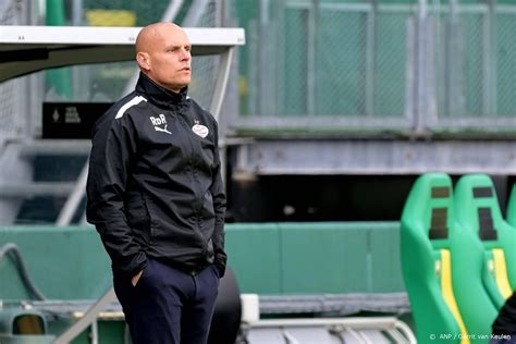 De Rooij Weg Als Trainer Voetbalsters Psv