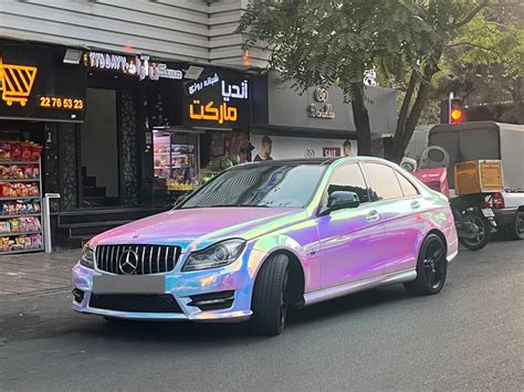خبرآنلاین عکس خودروی لوکس یک بلاگر اینستاگرام با رنگ عجیب در خیابان