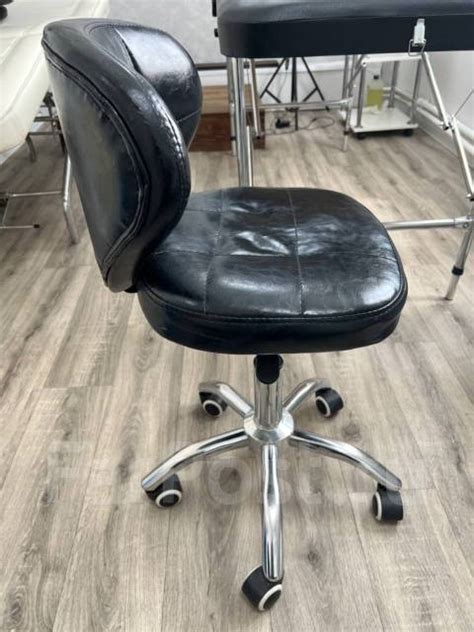 Продам косметологический стул, б/у, в наличии. Цена: 2 500₽ во Владивостоке
